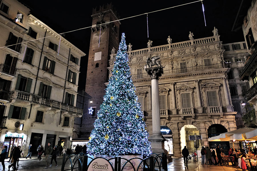Glimpses of Christmas Past: Photos from Verona 2019 - Italy Travel and Life